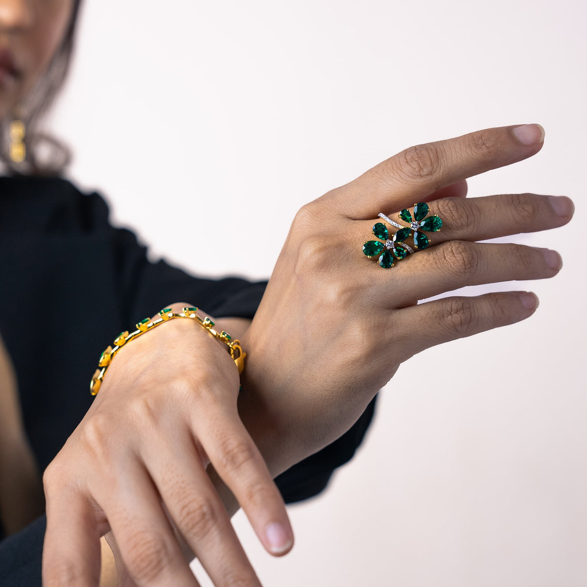 Elegant Emerald Floral Ring – STARDUST DIAMONDS